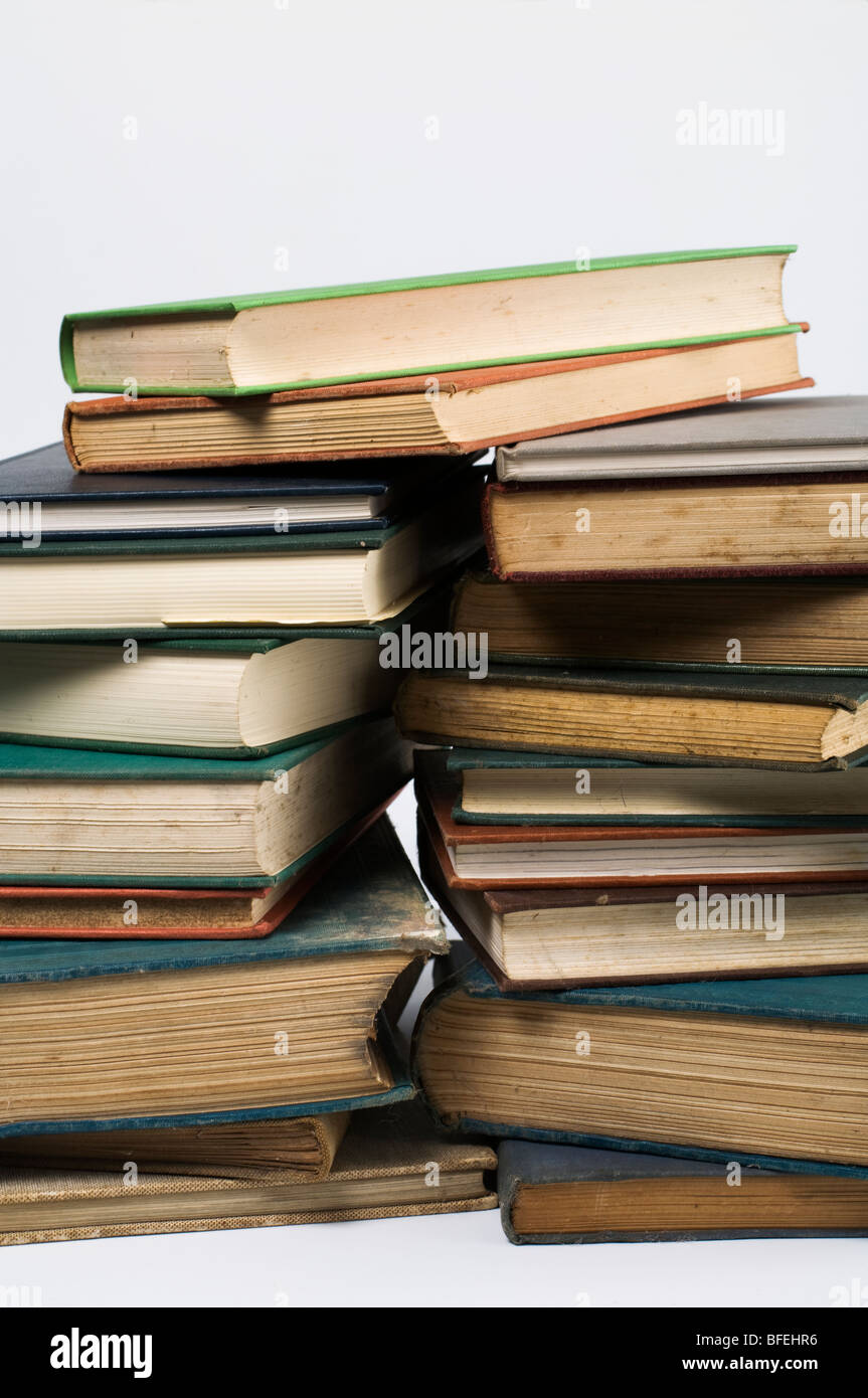Reading books pile hi-res stock photography and images - Alamy