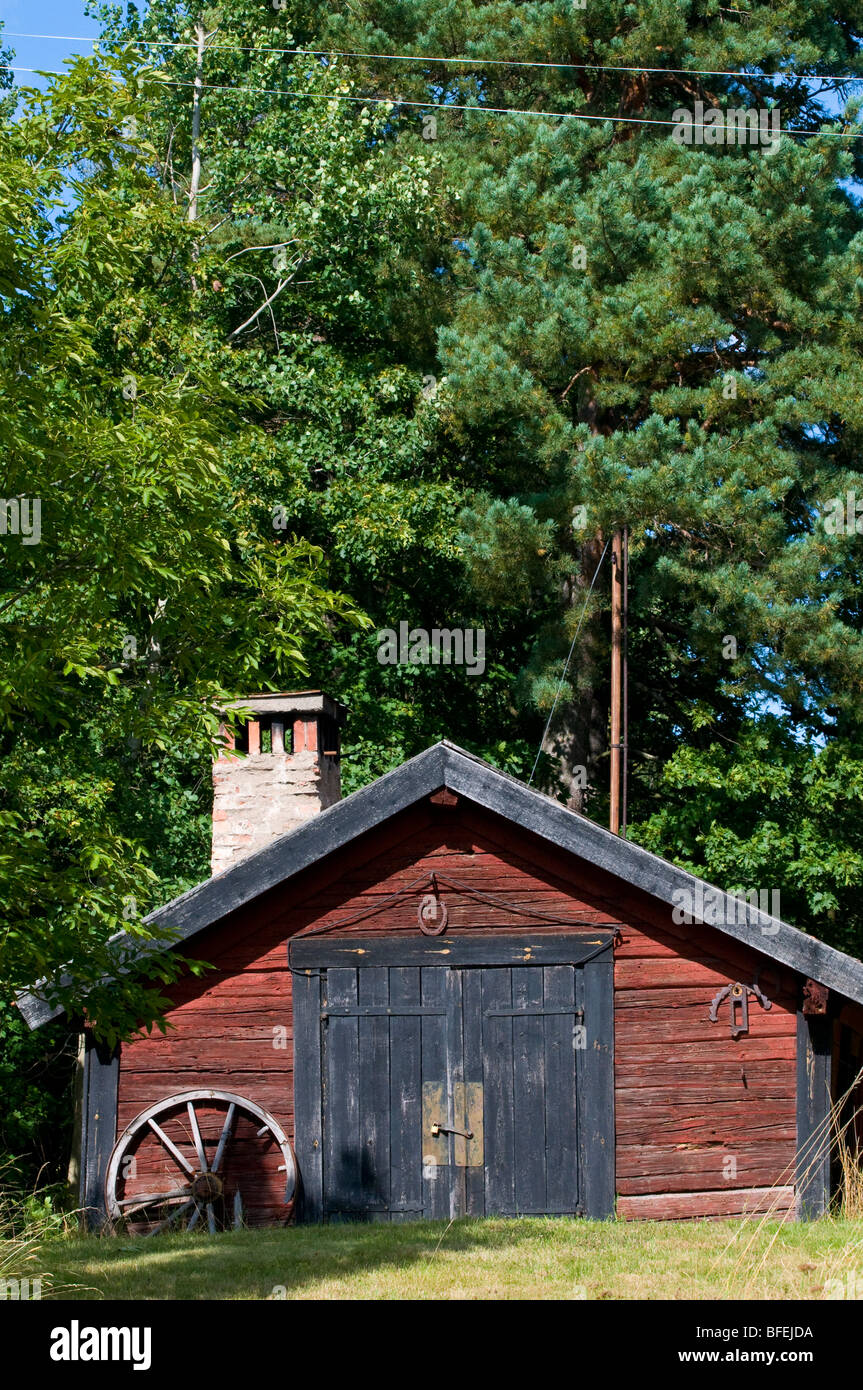 Old timber barn Stock Photo - Alamy