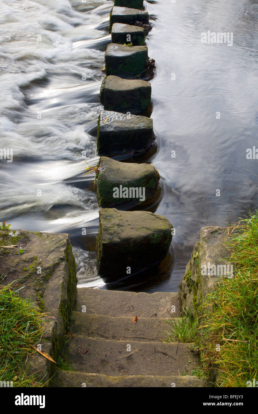 Stepping stones river hi-res stock photography and images - Alamy