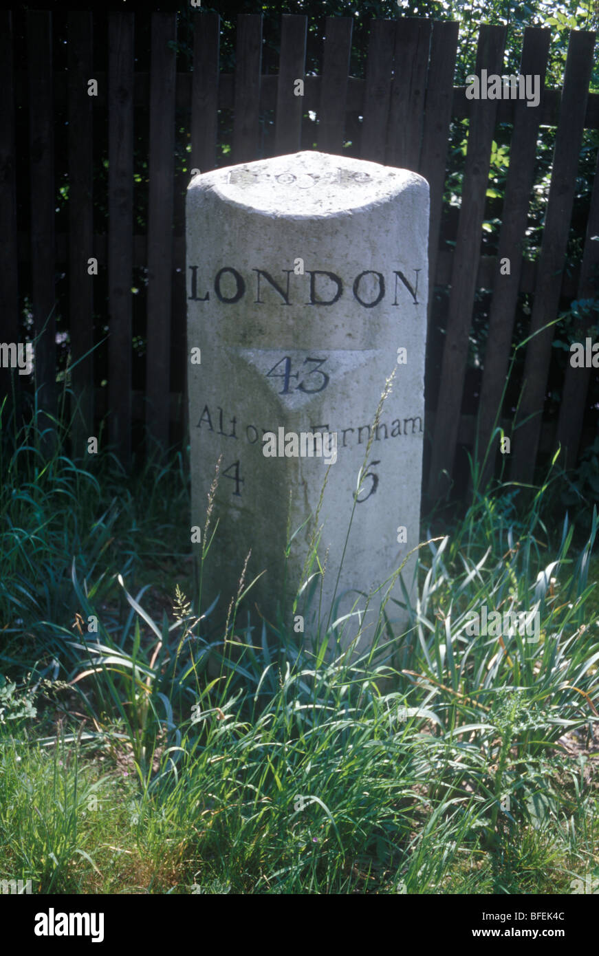 English turnpike milestone hi-res stock photography and images - Alamy