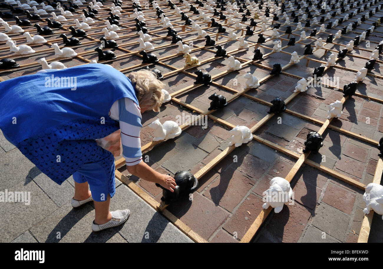 Art inspired sculpture lady hi-res stock photography and images - Alamy