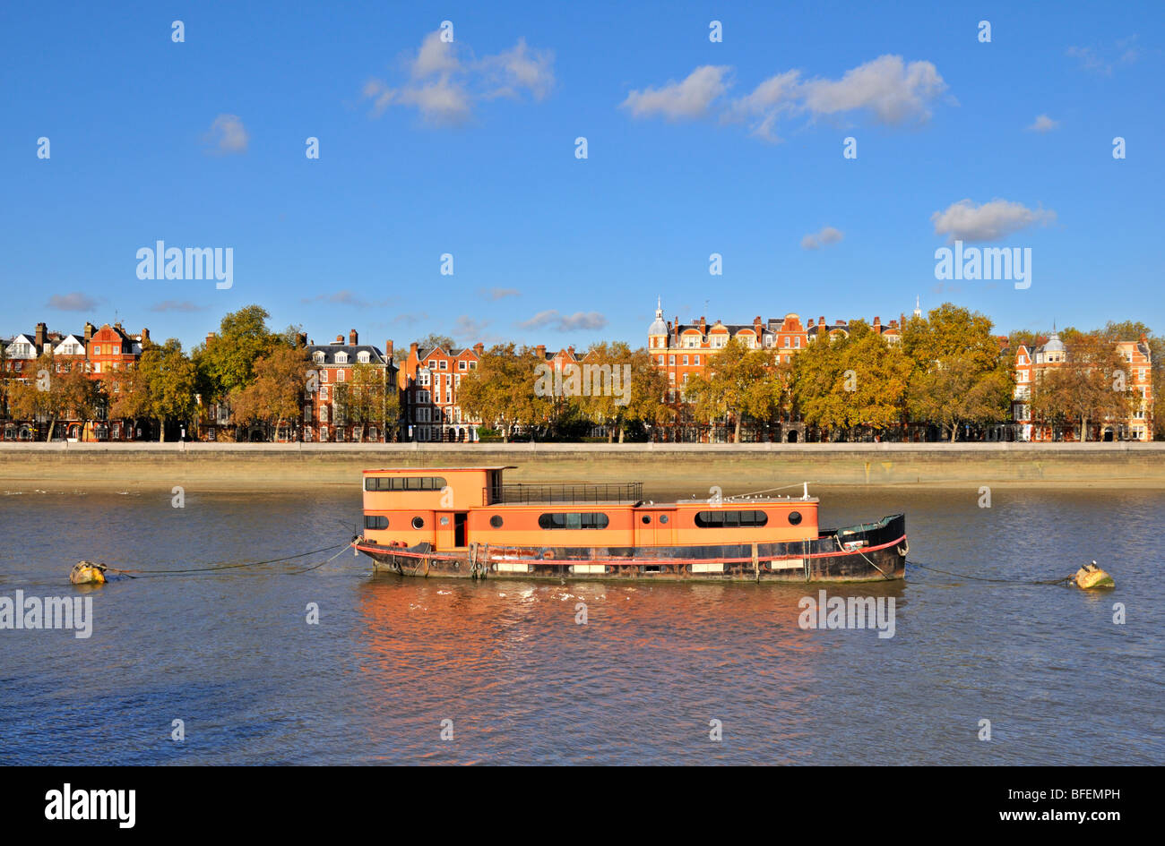 Houseboat, River Thames, Chelsea Embankment, London SW3, United Kingdom ...