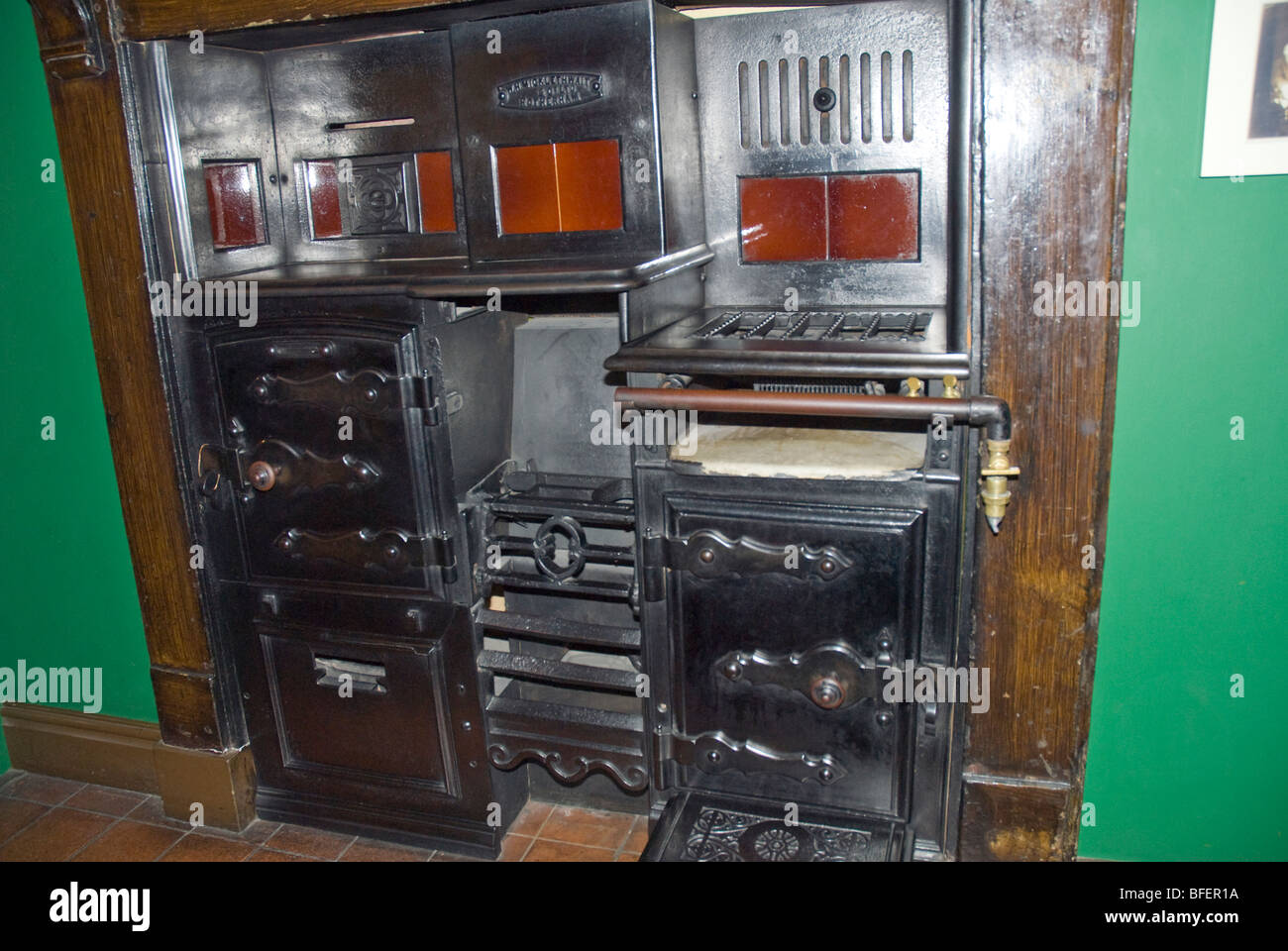 Period black-leaded cooking range in the Castle Museum in the City of ...