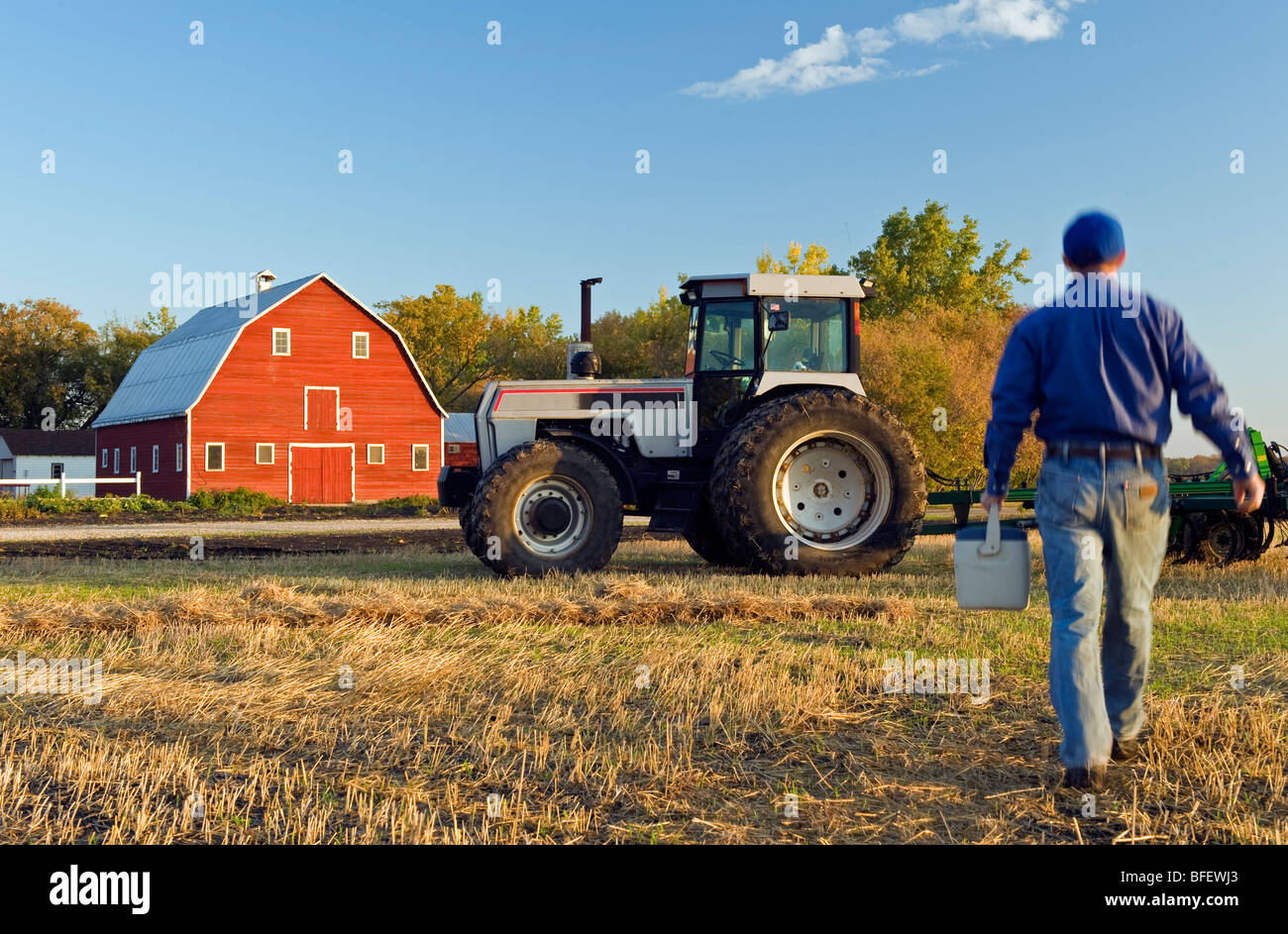 Farmer lunch field hi-res stock photography and images - Alamy