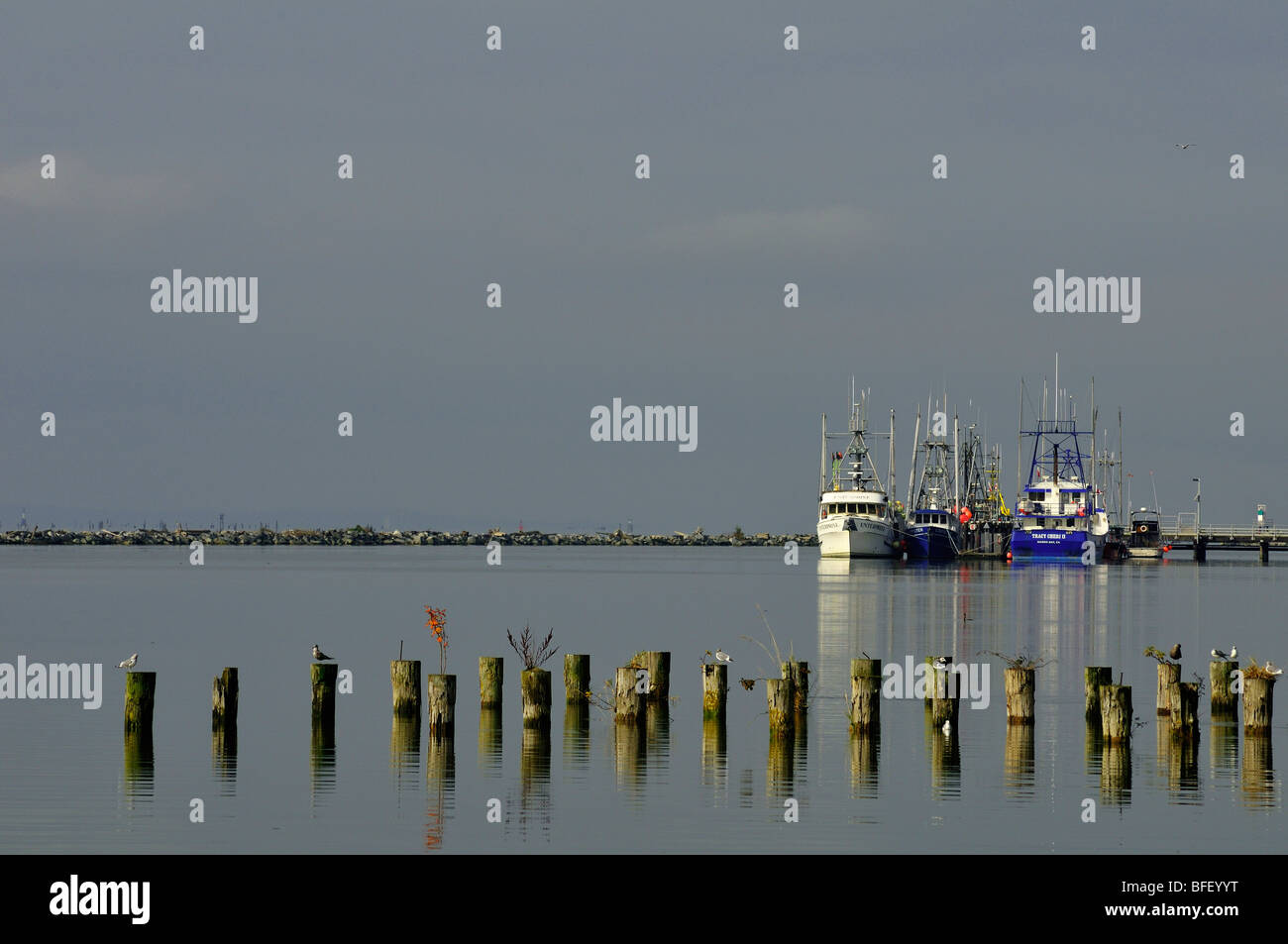 Vessels cut off hi-res stock photography and images - Alamy