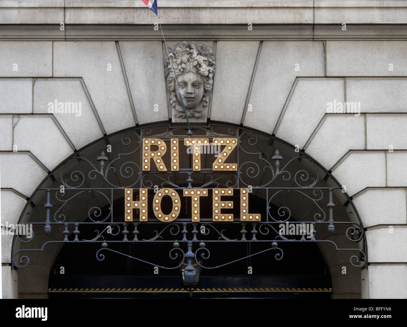 Tea at the ritz hi-res stock photography and images - Alamy