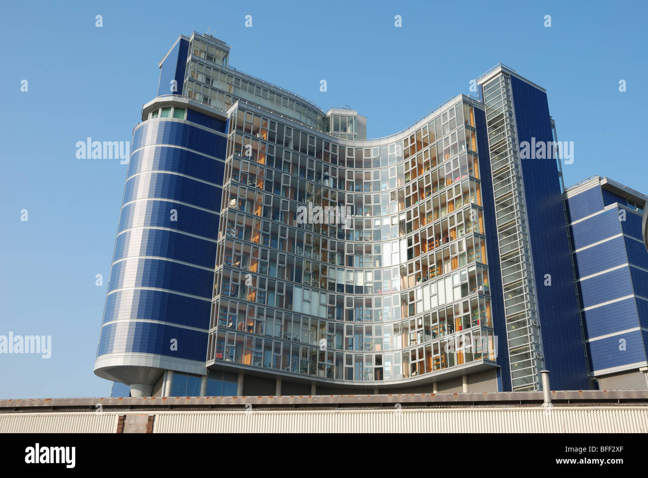 Riverside apartment flat hi-res stock photography and images - Alamy