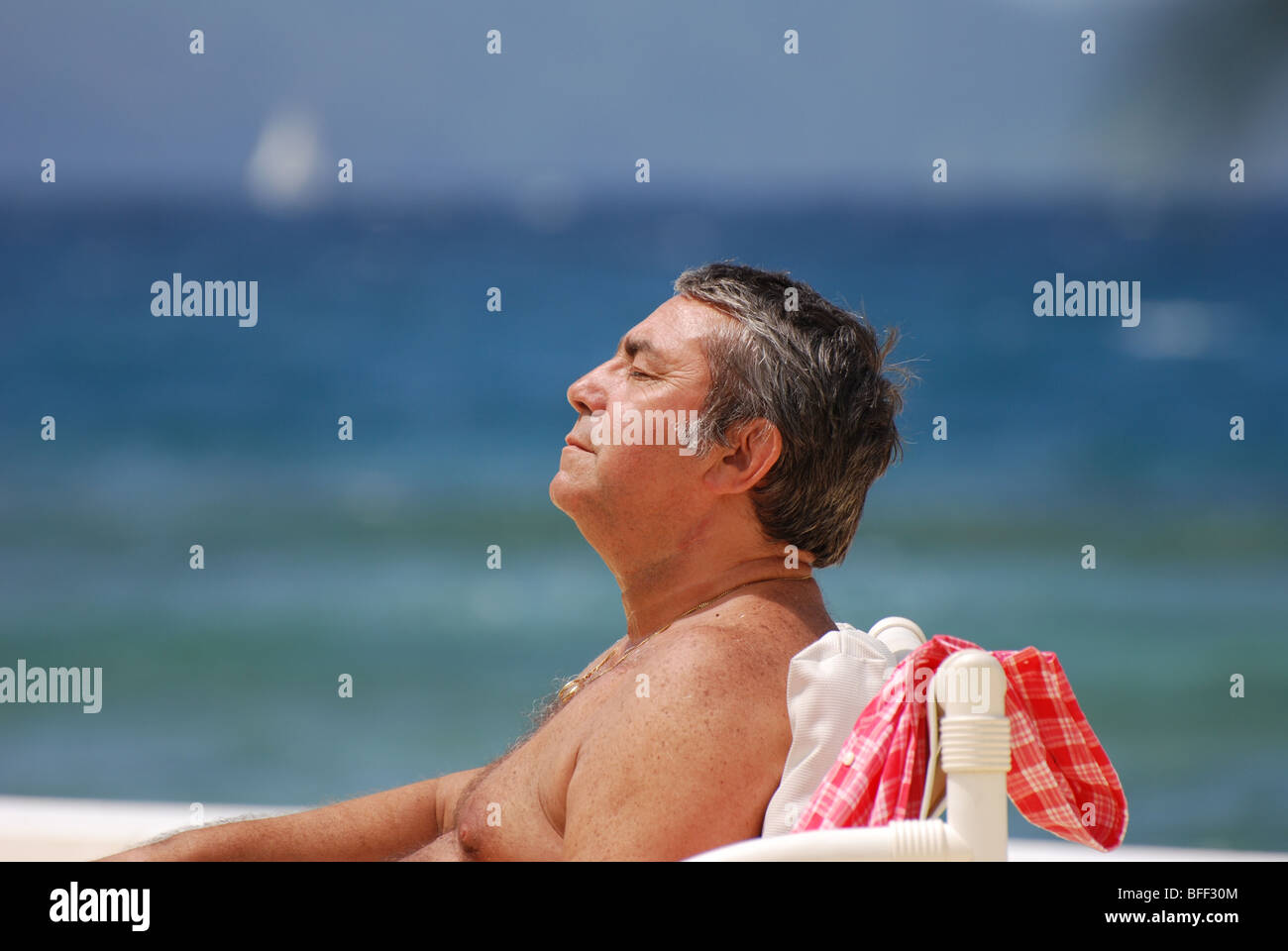 Sunbathing sunbather hi-res stock photography and images - Alamy