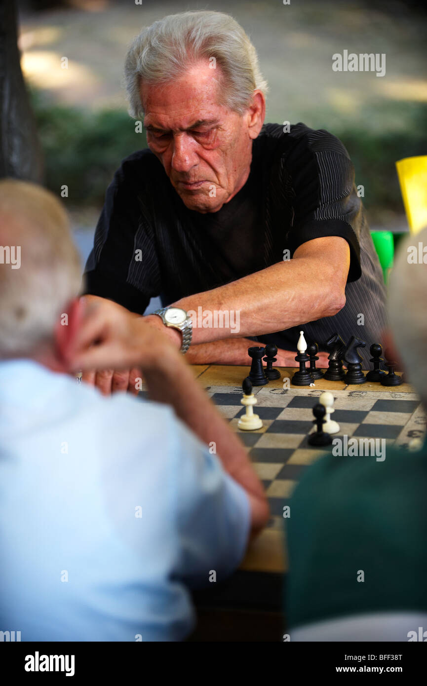 Chess players hi-res stock photography and images - Alamy