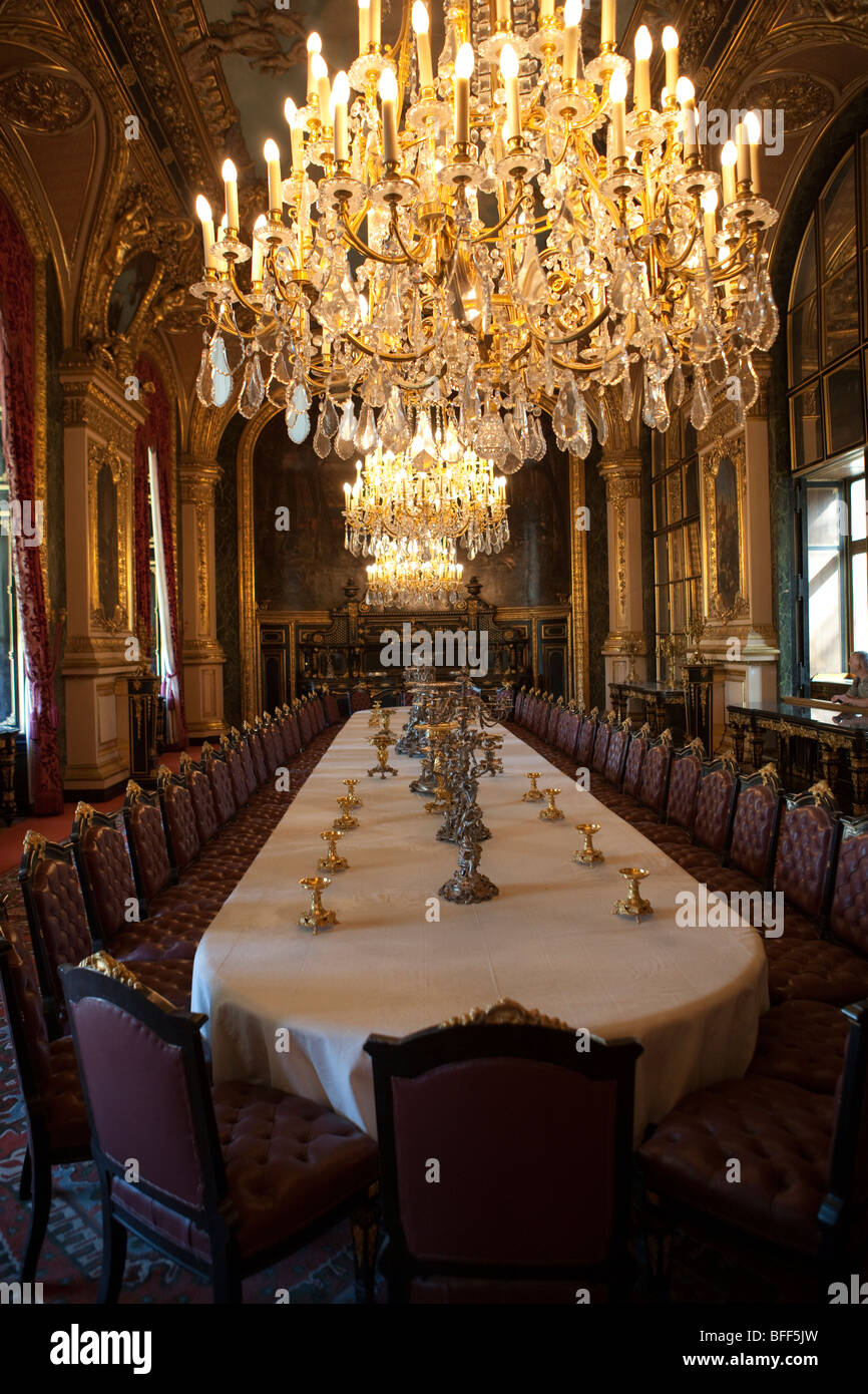 Louvre museum interior hi-res stock photography and images - Alamy