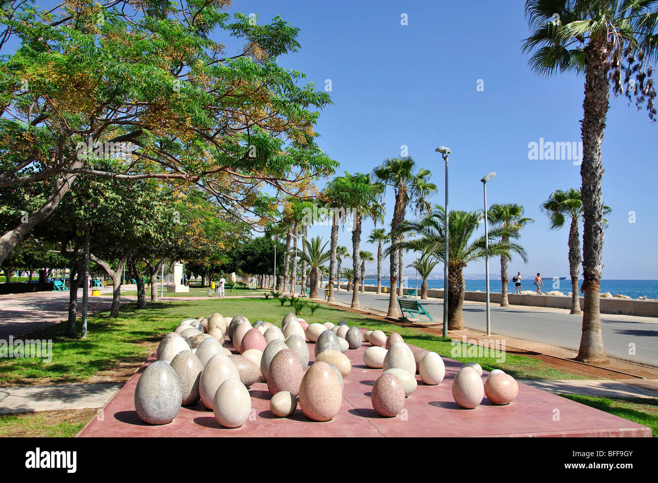 Sculptures on beach promenade hi-res stock photography and images - Alamy