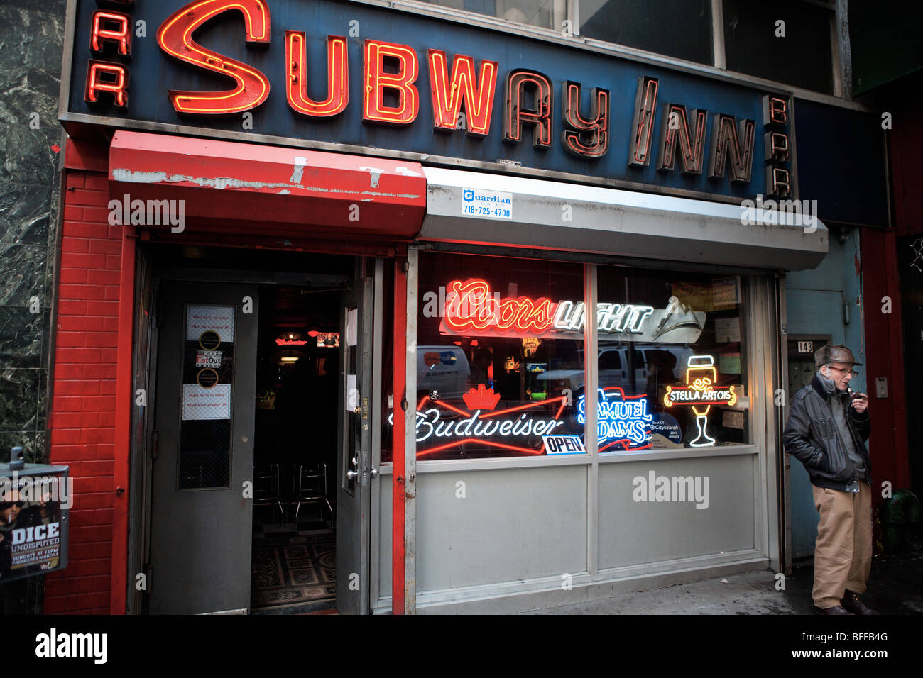 Dive bar new york city hi-res stock photography and images - Alamy