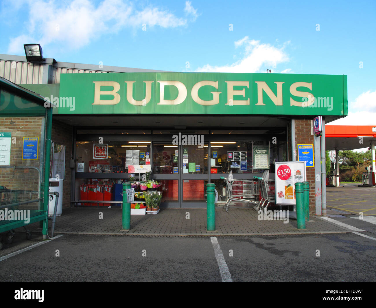 Budgens Supermarket Shop Store High Resolution Stock Photography and ...