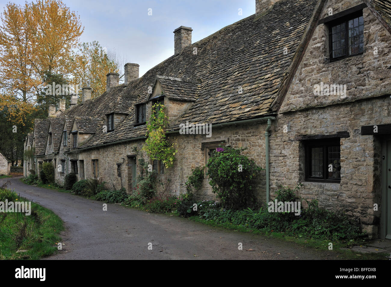 1700s cottages hi-res stock photography and images - Alamy