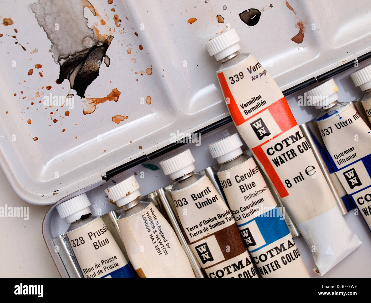 Paint tube hi-res stock photography and images - Alamy