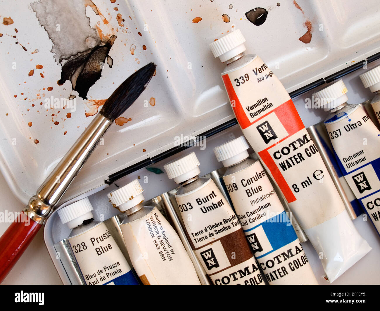 Paint tube hi-res stock photography and images - Alamy