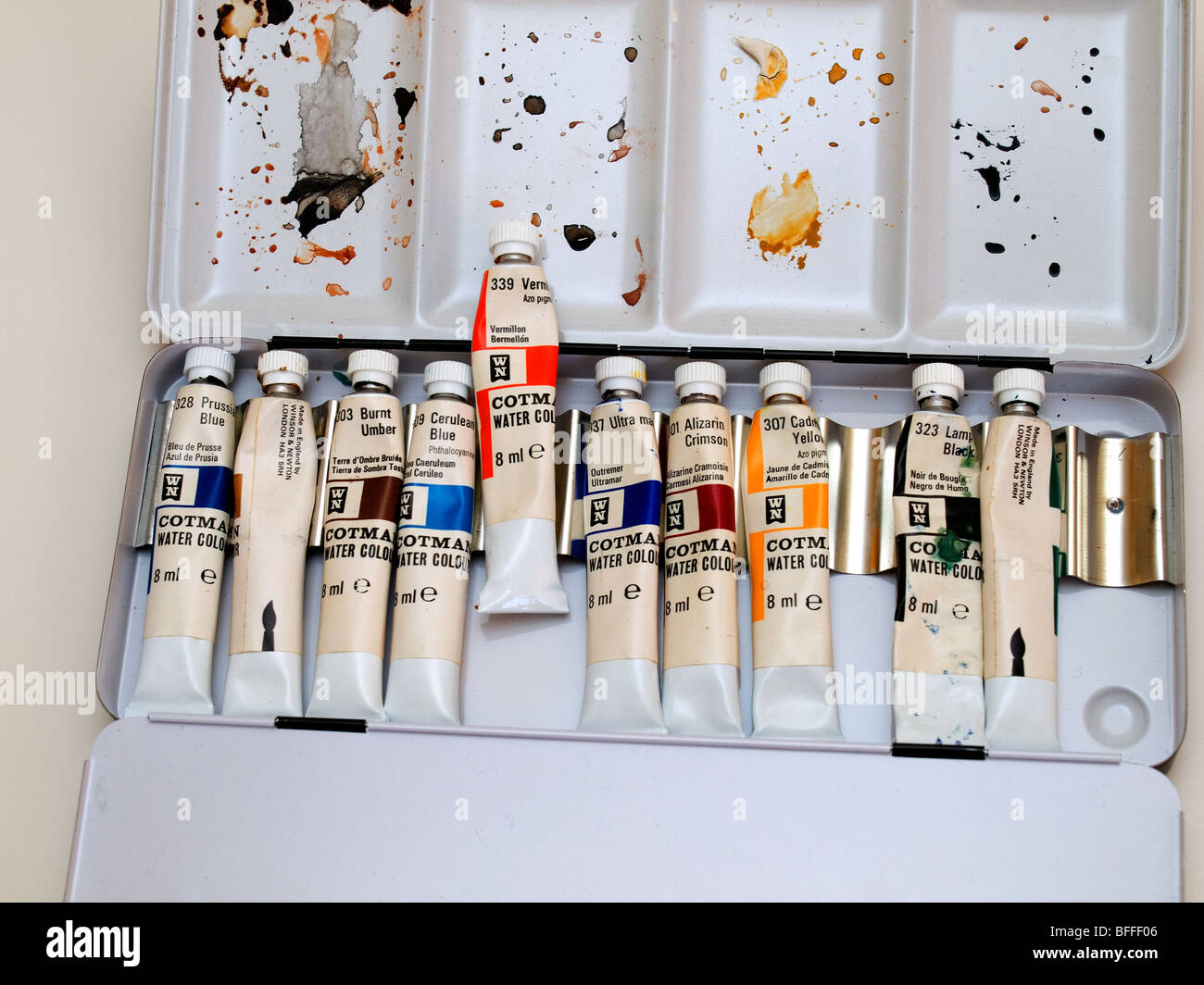 Paint tube hi-res stock photography and images - Alamy