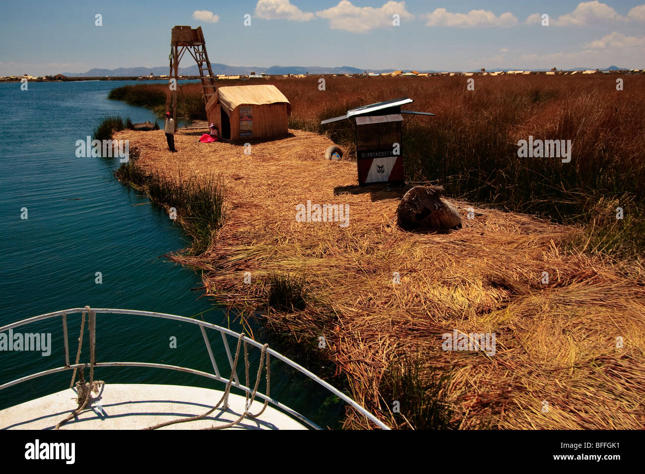 One of the Uros floating islands of Lake Titicaca, Peru Stock Photo - Alamy
