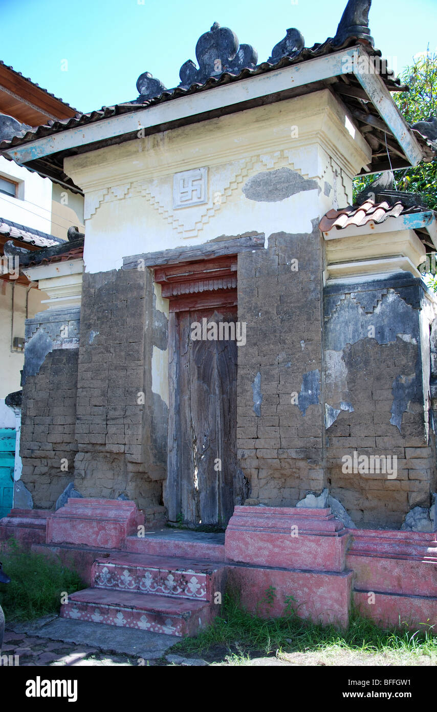 Balinese front gate Stock Photo - Alamy