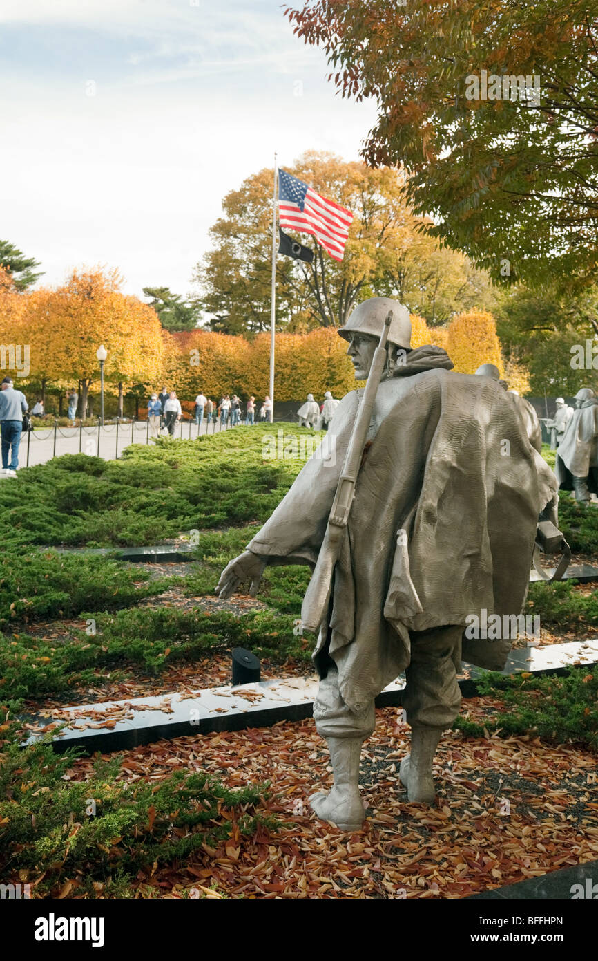 Statues of American soldiers at the Korean War Veterans Memorial ...