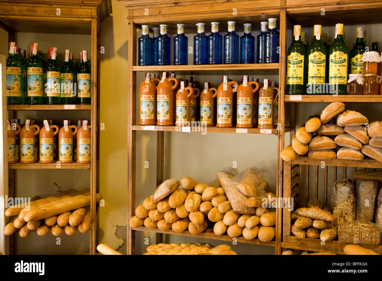 Gin shop hi-res stock photography and images - Alamy