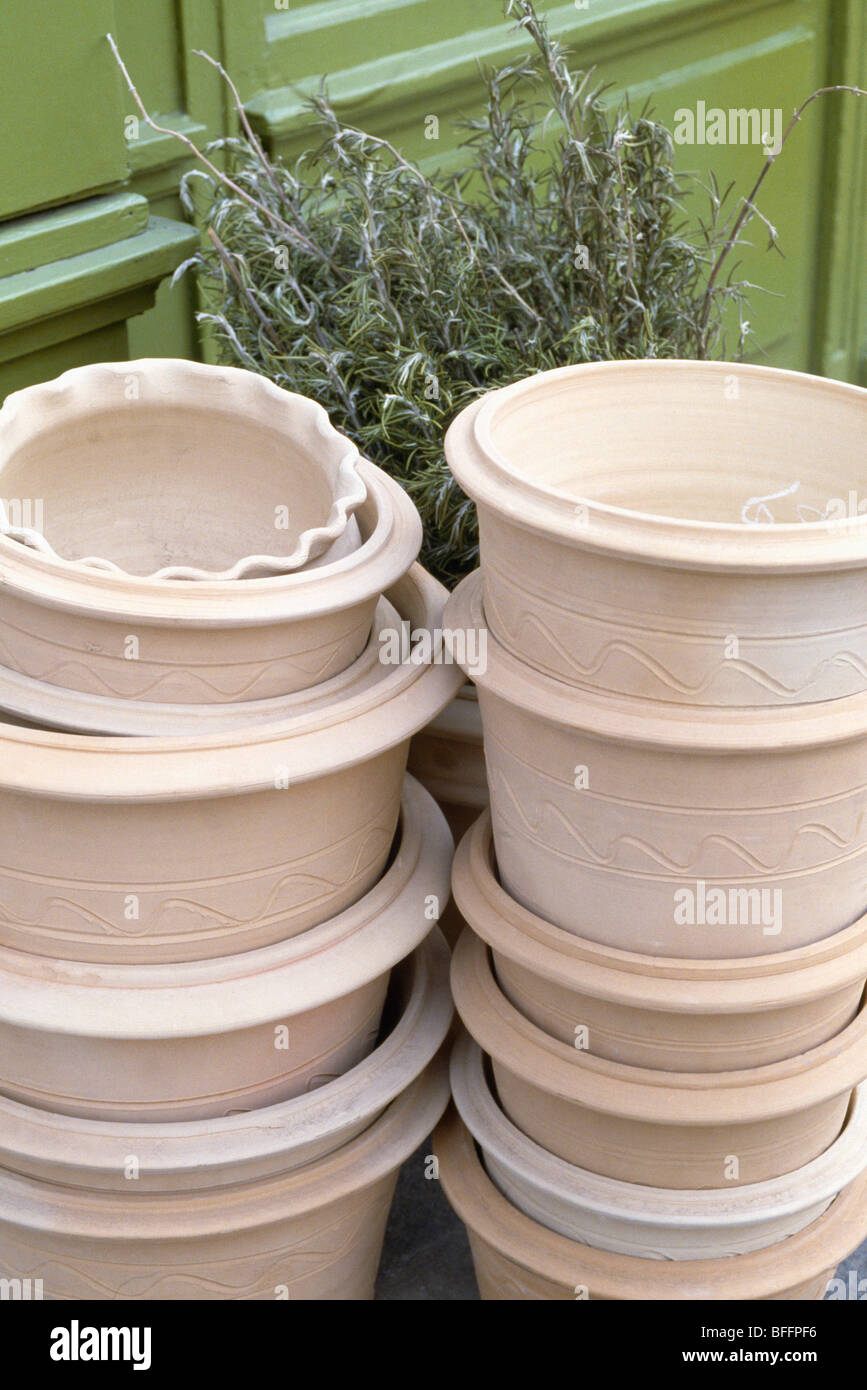 Terracotta containers hi-res stock photography and images - Alamy