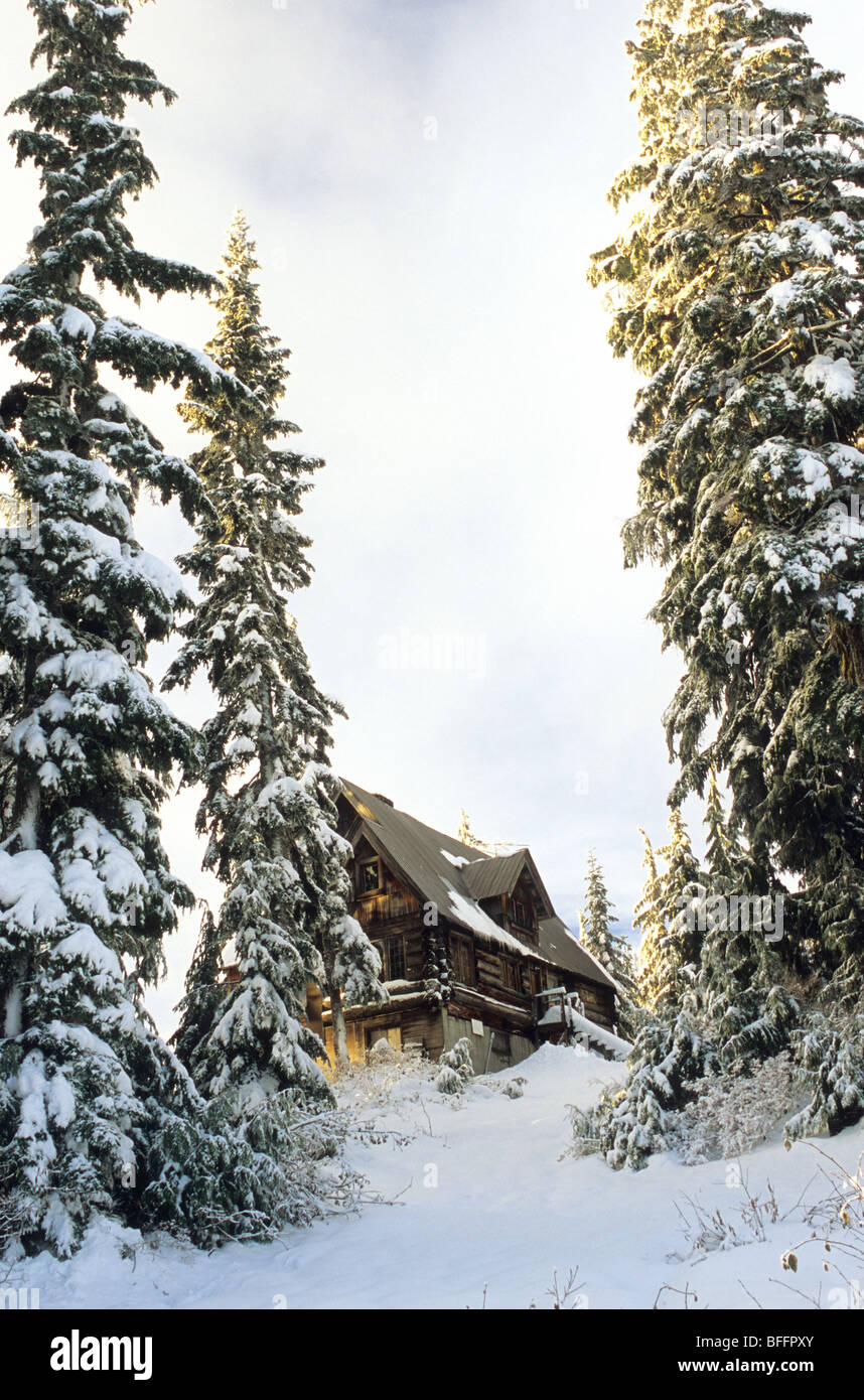 Ranger stations hi-res stock photography and images - Alamy