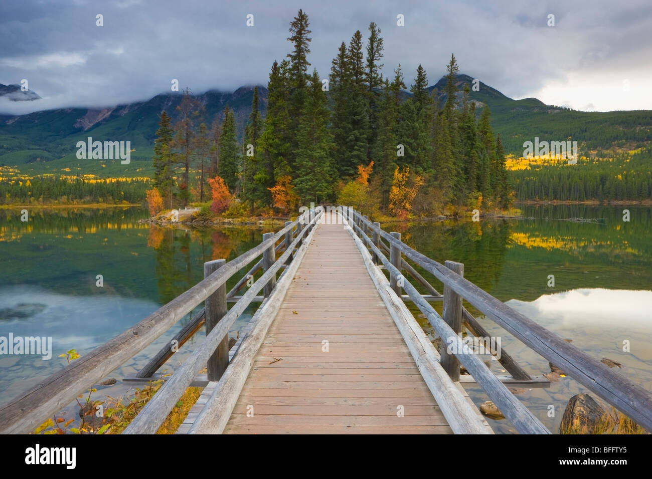 Bridge pyramid lake hi-res stock photography and images - Alamy