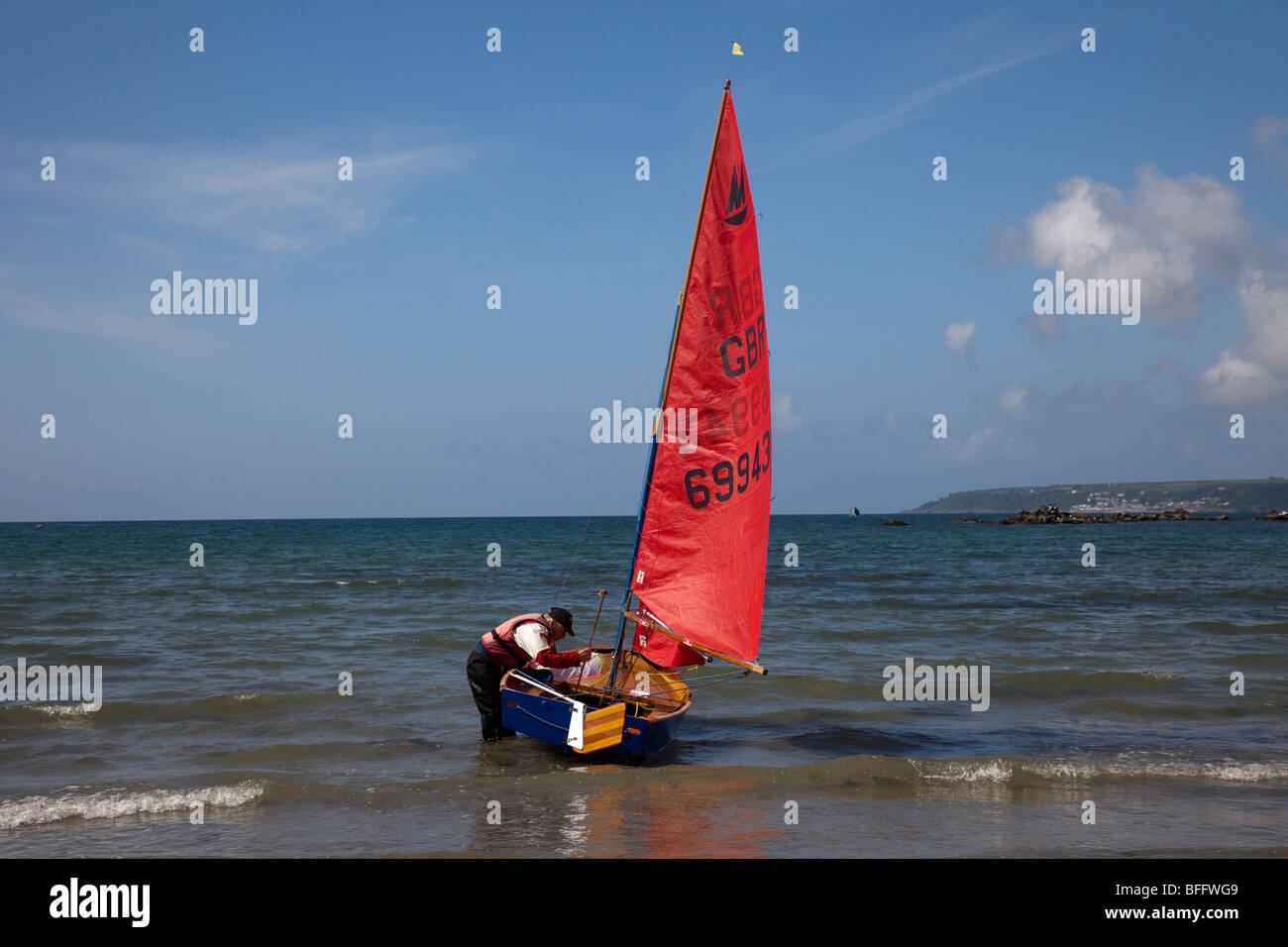 Mirror sailing dinghy hi-res stock photography and images - Alamy