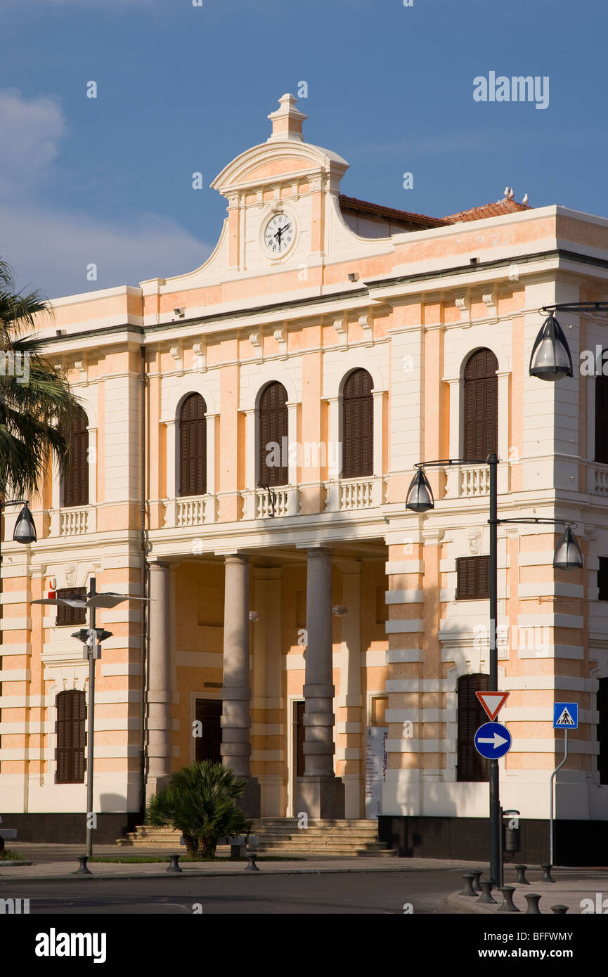 Stately building hi-res stock photography and images - Alamy