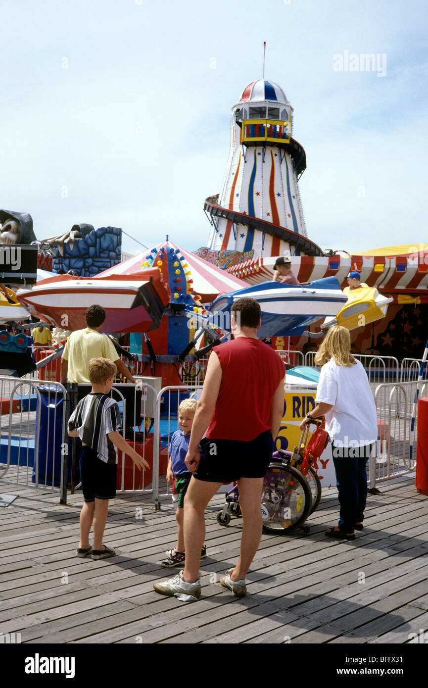 Traditional seaside funfair uk hi-res stock photography and images - Alamy