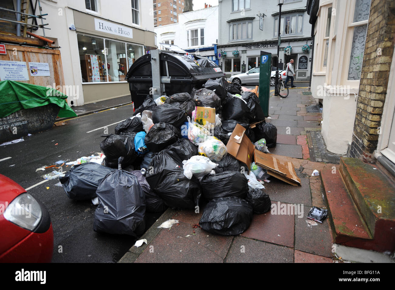 Communal rubbish hi-res stock photography and images - Alamy