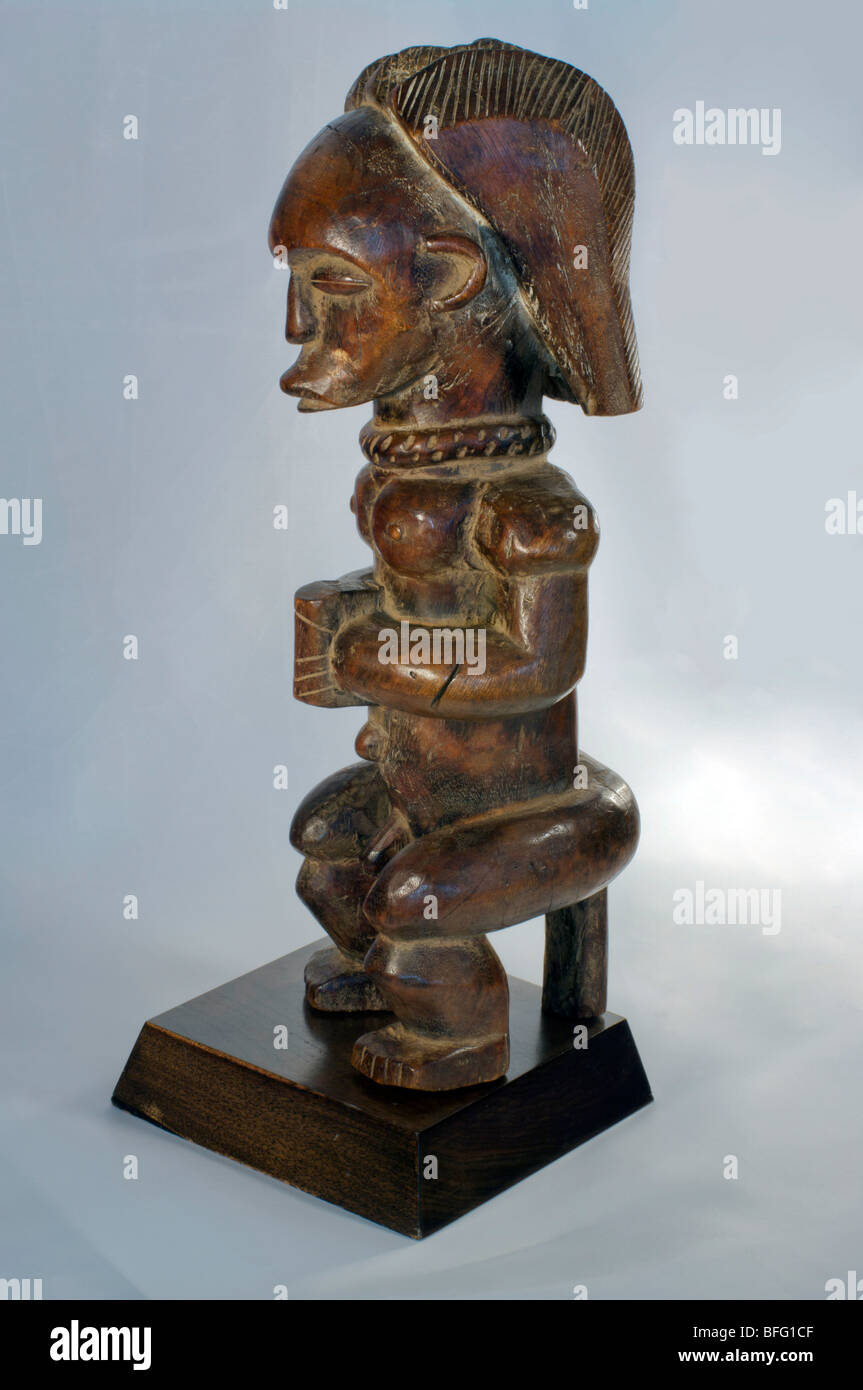Fang Mvai (Gabon,Rio Muni) wooden statuette Stock Photo - Alamy