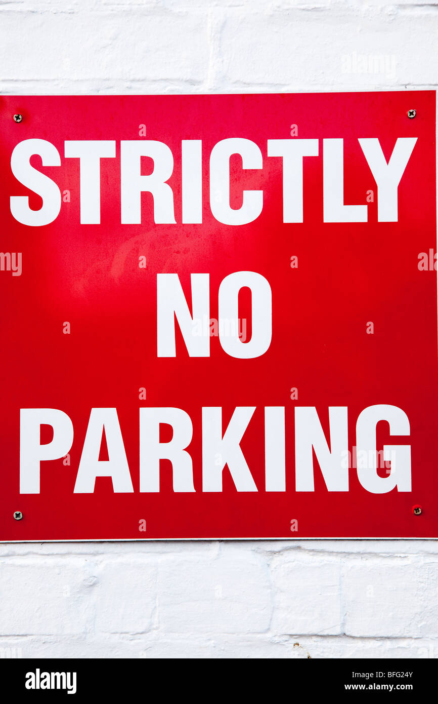 Sign, "Strictly No Parking", Kent UK Stock Photo - Alamy