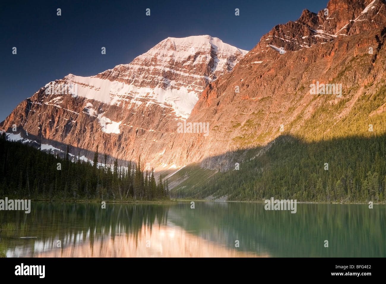 Mt edith cavell hi-res stock photography and images - Alamy