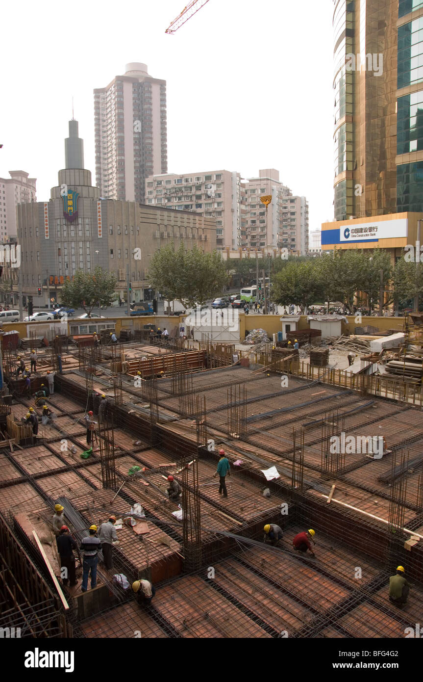 Construction work in Shanghai. China Stock Photo - Alamy