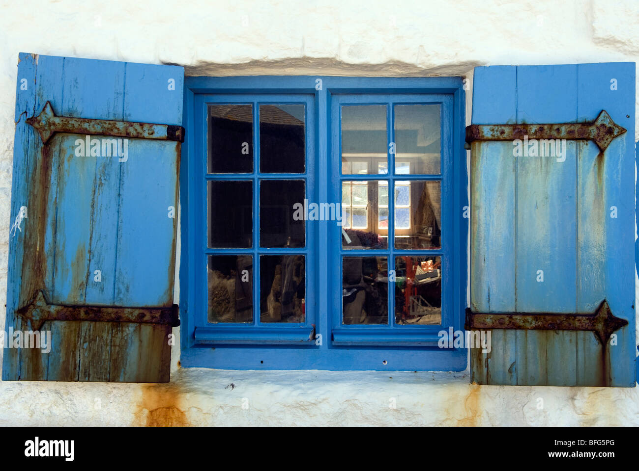 Blue window shutters hi-res stock photography and images - Alamy