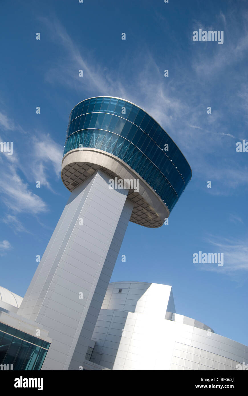 Flight control tower hi-res stock photography and images - Alamy