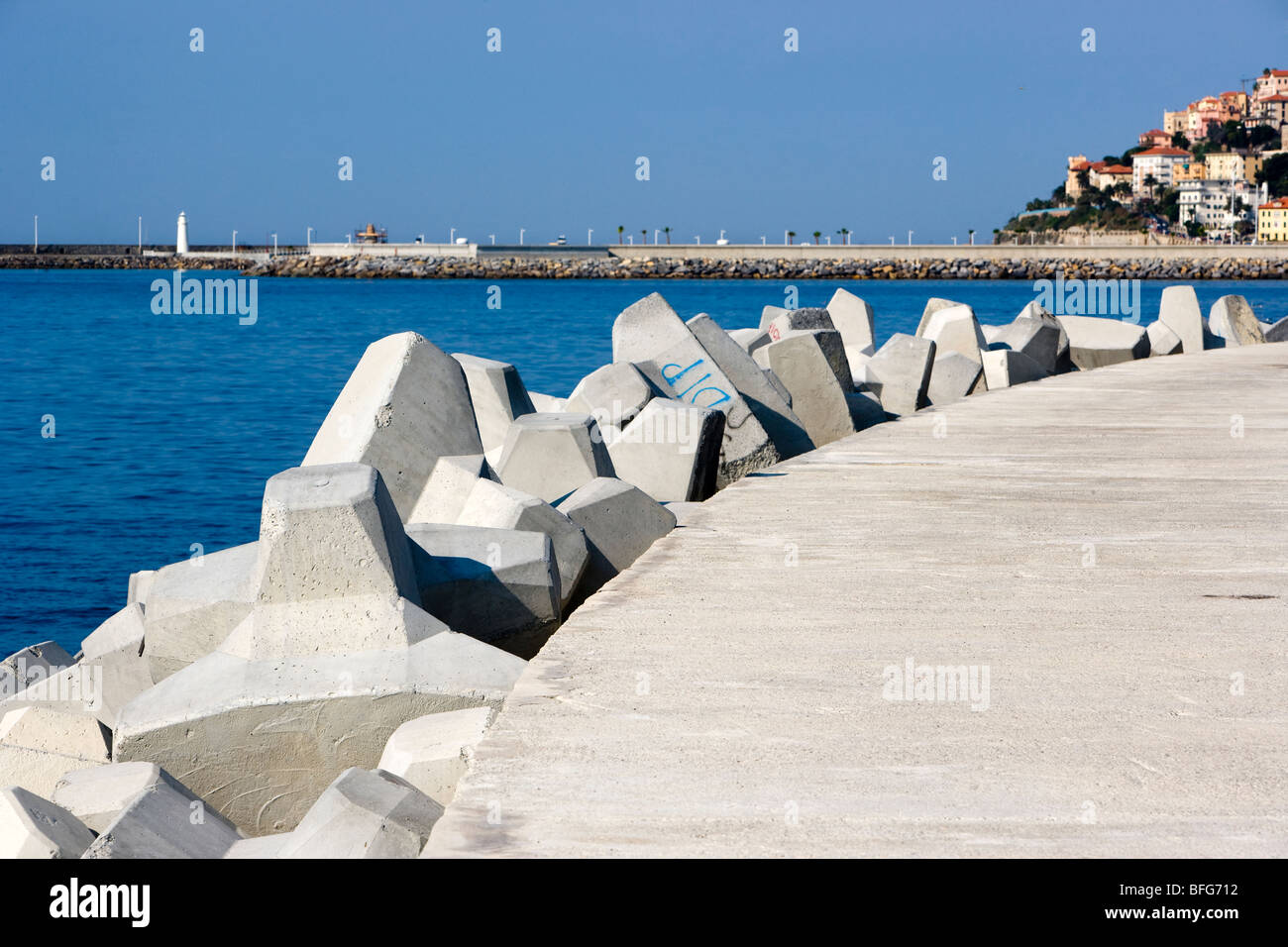 Geometric sea defences hi-res stock photography and images - Alamy