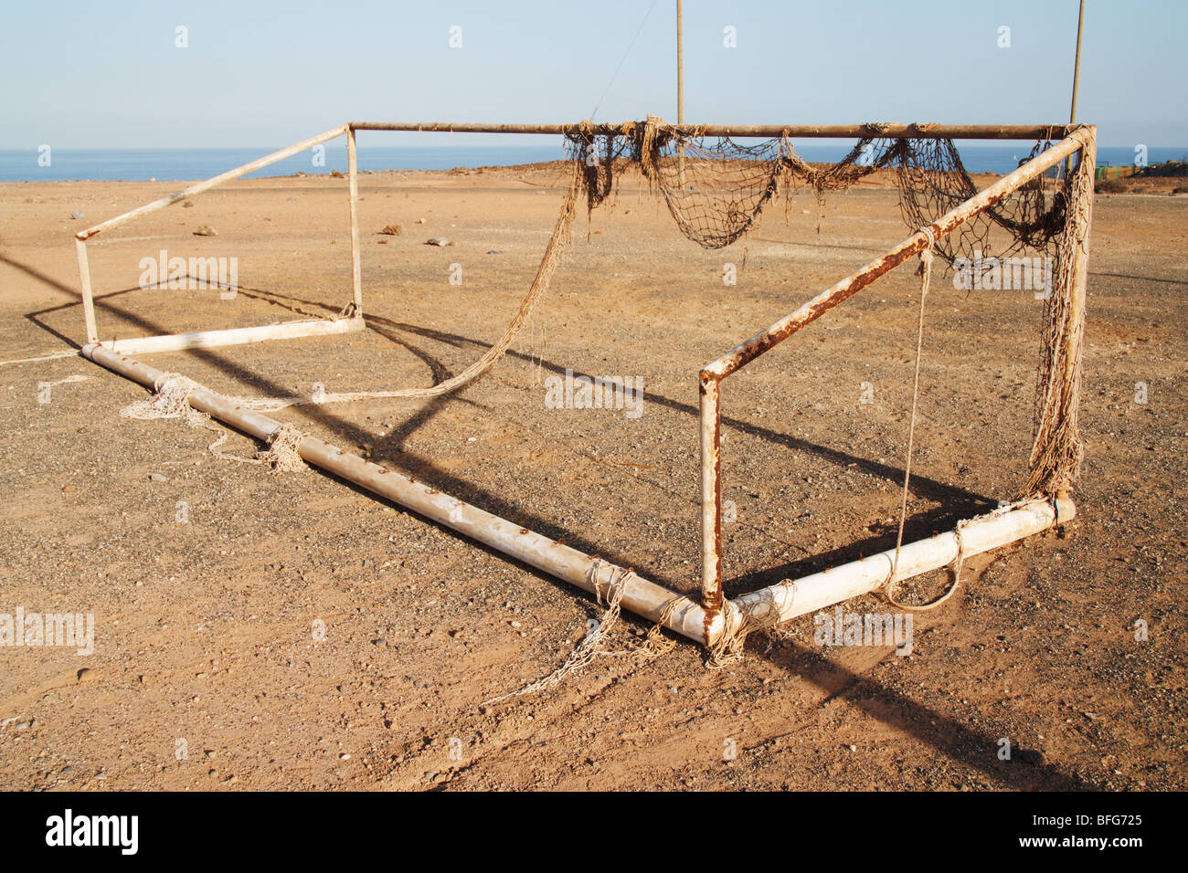 Broken goalposts hi-res stock photography and images - Alamy