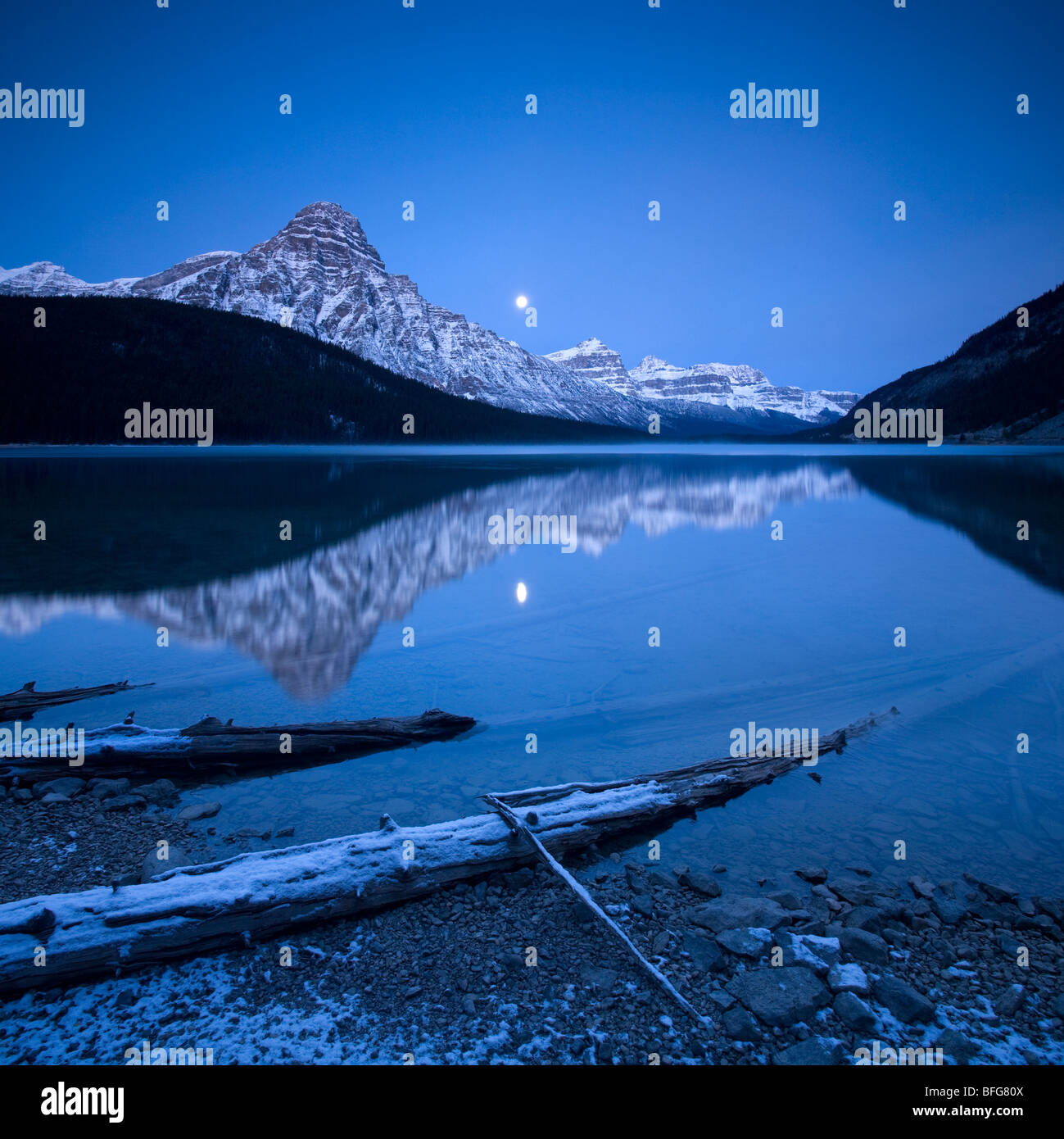 Twilight at Water Fowl Lake looking towards Mount Chephren in Banff ...