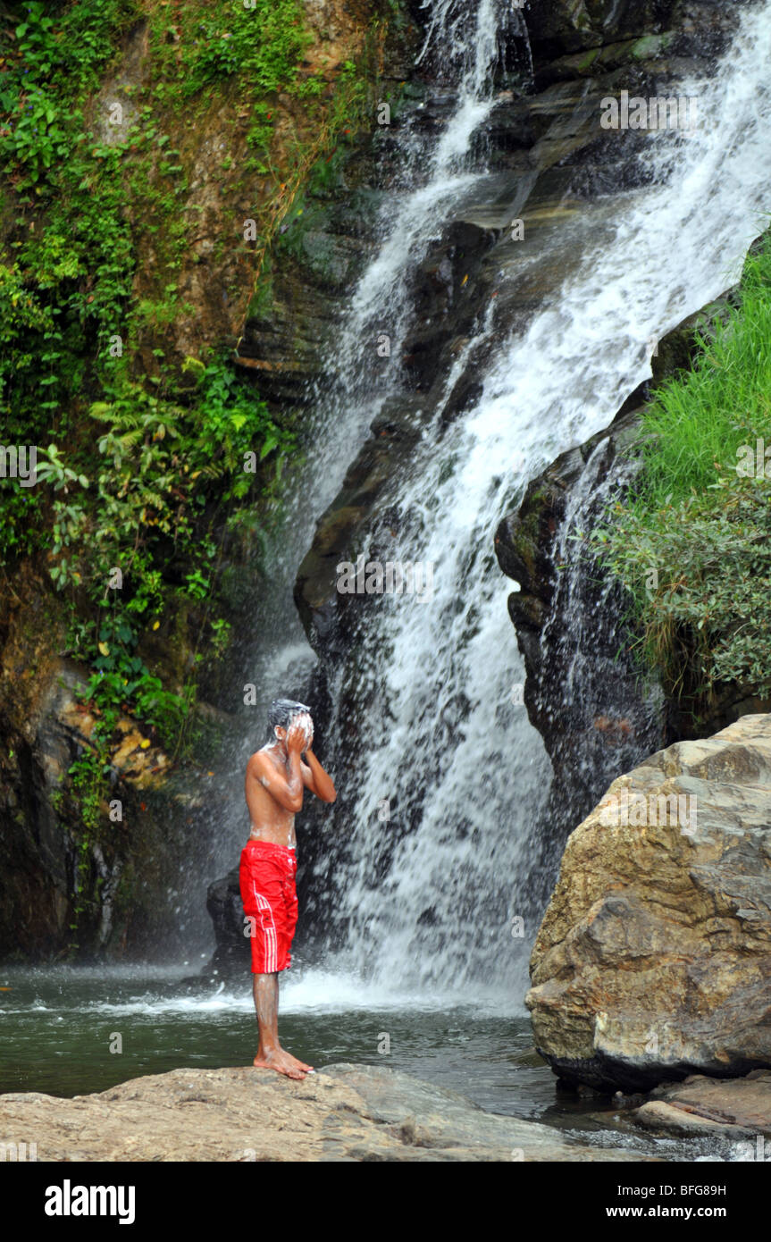 Man washing himself hi-res stock photography and images - Alamy