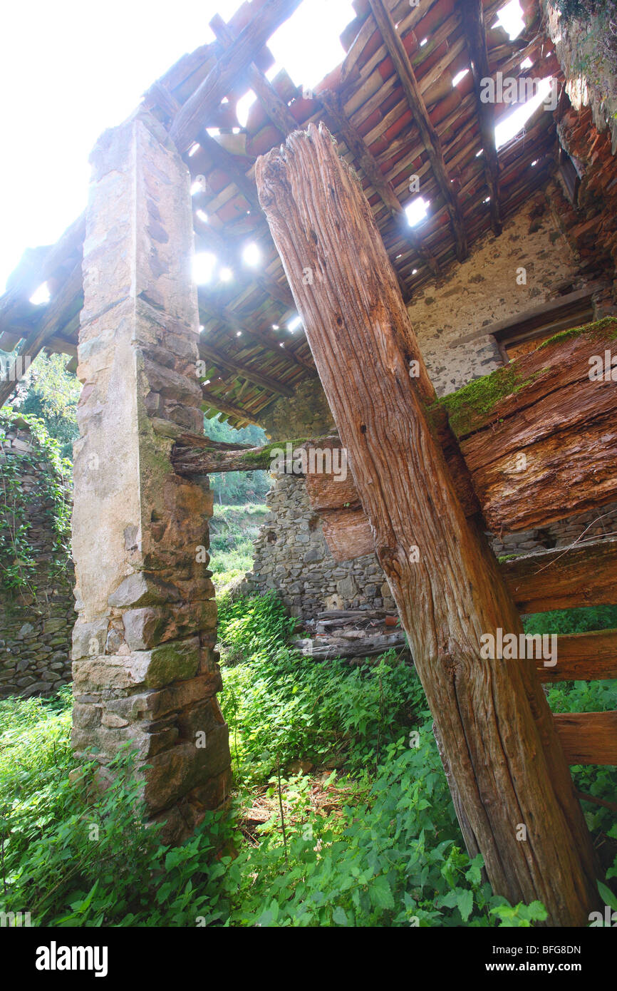 Spain, Cataluna, house villa farm old wrecked demolished house ...