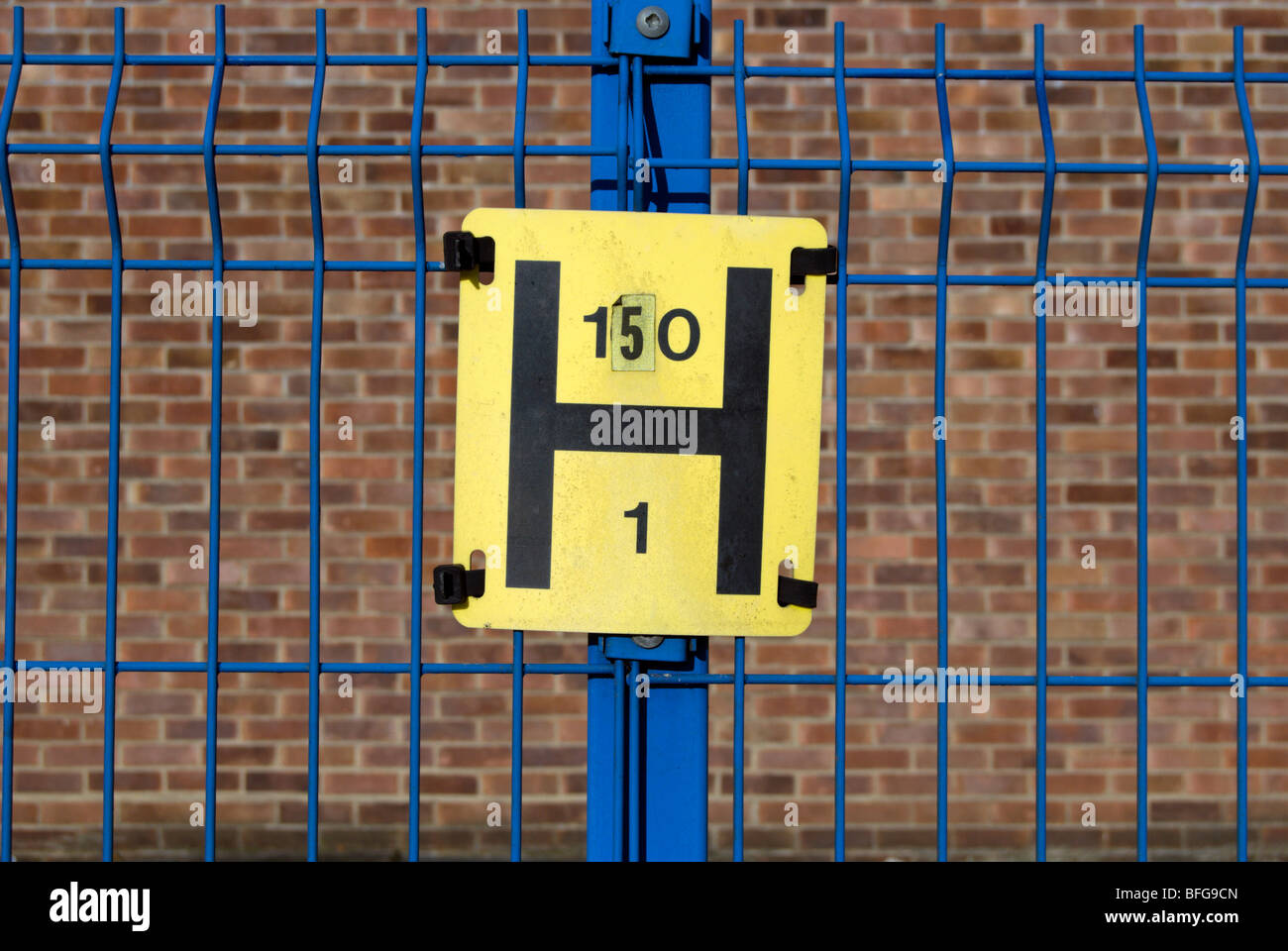 Fire hydrant uk hi-res stock photography and images - Alamy