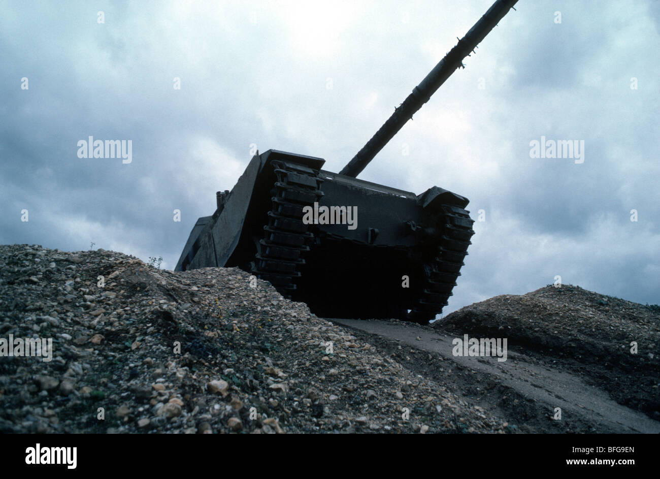 Challenger tanks hi-res stock photography and images - Alamy
