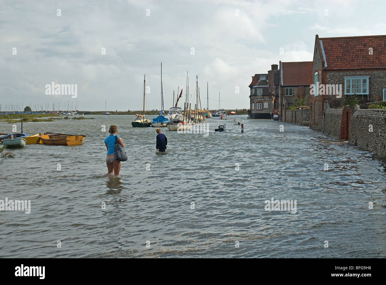 Spring Tide covering the road at Blakeney Quay, Norfolk Stock Photo - Alamy