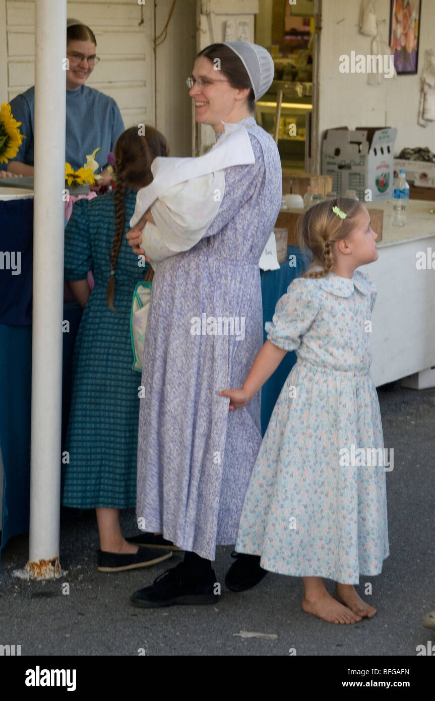 Amish Farmers Farm People Stock Photos & Amish Farmers Farm People ...