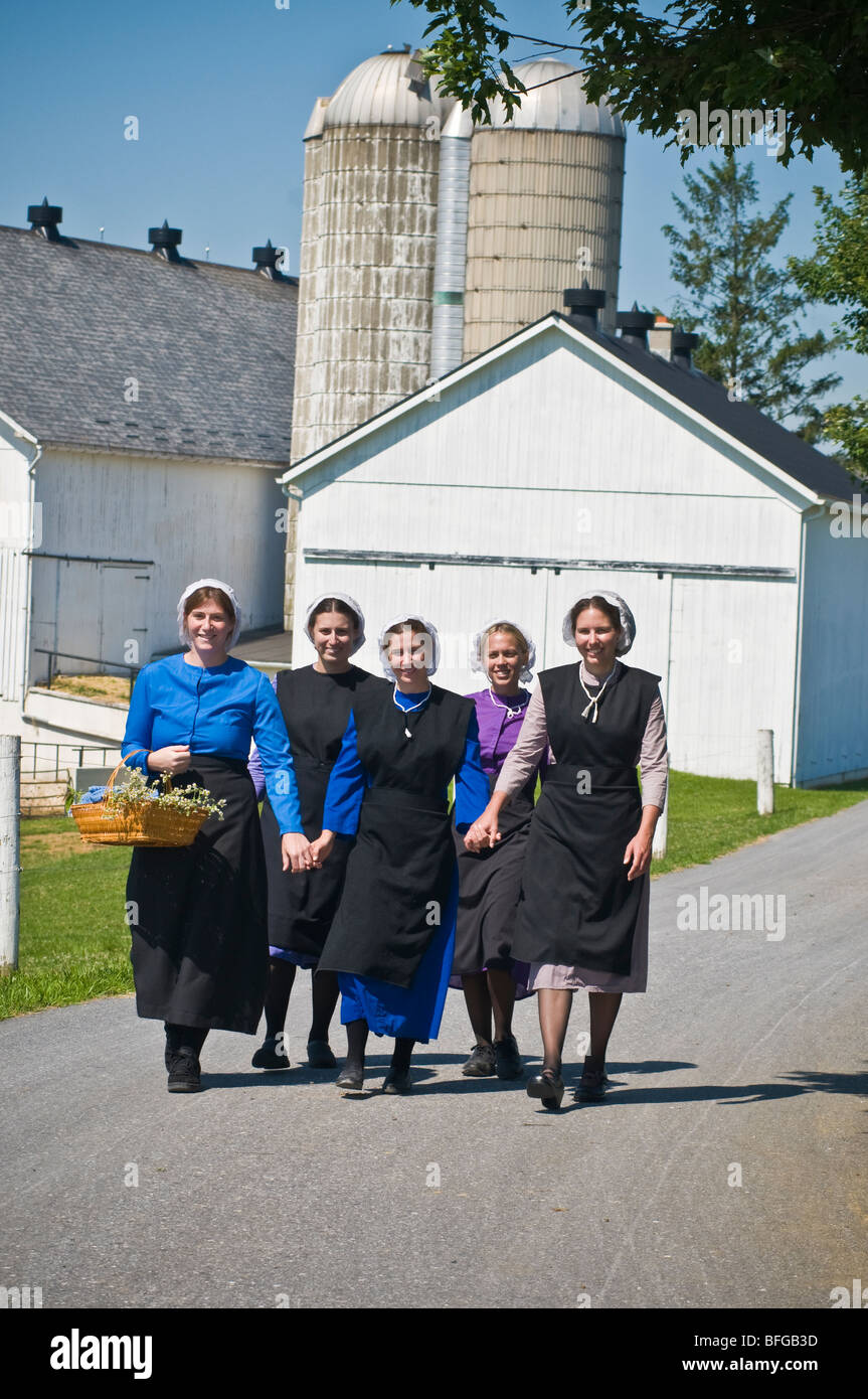 Amish girl hi-res stock photography and images - Alamy