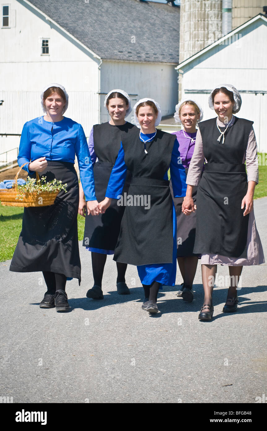 How Do Mennonite Women Dress