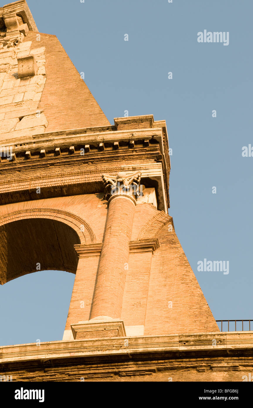 Ionic half columns hi-res stock photography and images - Alamy